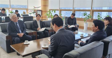 장안대학교 💐 우리대학교는 지난 3월 20일수 우리대학교를 방문한 정명근 화성시장과 관학협력을 위한 간담회를 개최하였습니다 간담회에는 우리대학의 이종진 총장 정사언