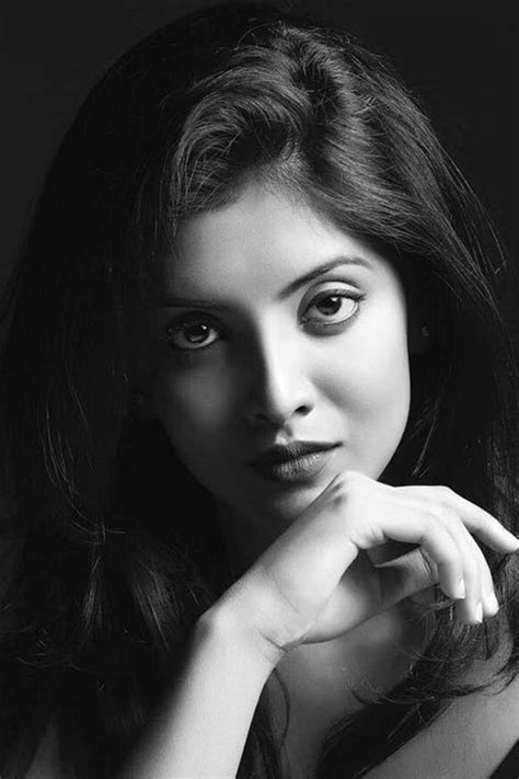 Nivedhithaa Sathish Photo Gallery Suryan Fm
