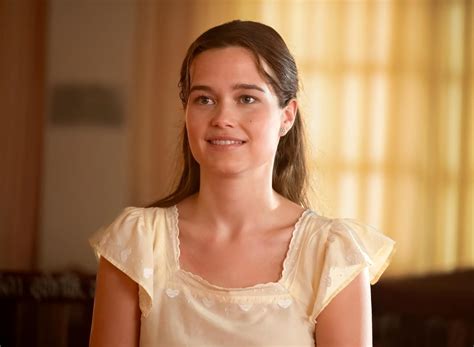 White Lotus Cut Sex Scene Where Piper Lost Her Virginity To Belindas Son Us Weekly