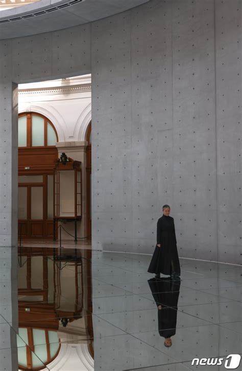 사진 비물질로 짜낸 예술의 직물 韓작가 최초 피노컬렉션 카르트 블랑쉬 김수자 호흡 별자리 전시 머니s