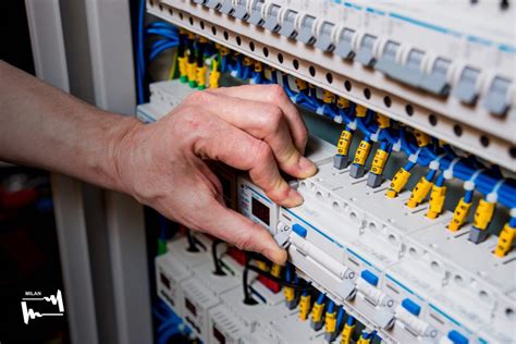 تابلو برق دیواری خرید تابلو برق دیواری صنعتی سه فاز تابلو برق