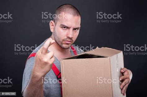 움직이는 남자 손가락 Wising 나쁜 행운 상자를 들고 넘어 기업 재무와 산업에 대한 스톡 사진 및 기타 이미지 기업 재무와 산업 루마니아 배달 Istock