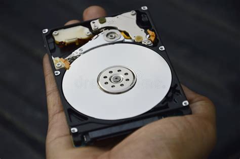 2 5 Inch Spinning Disk Type Hard Drive Images Are Still Commonly Used