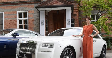 롤스로이스 고스트 서울 에디션 청렴함을 품은 육중한 존재