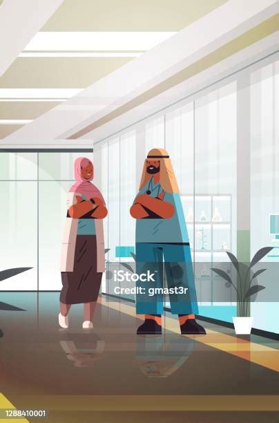 회의 중 논의 하는 남자 여자 의료 전문가 함께 서 유니폼을 입고 아랍어 의사 커플 가공의 인물에 대한 스톡 벡터 아트 및 기타 이미지 가공의 인물 간호사 건강 진단