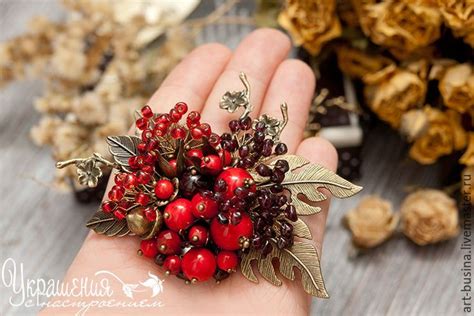 Купить или заказать Брошь Застывшее время в интернет магазине на Ярмарке Мастеров Эффектная