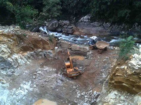 සිංහරාජය ‘යළිත්‘ අනතුරේ විනාශයේ ඡායාරෑප Vikalpa