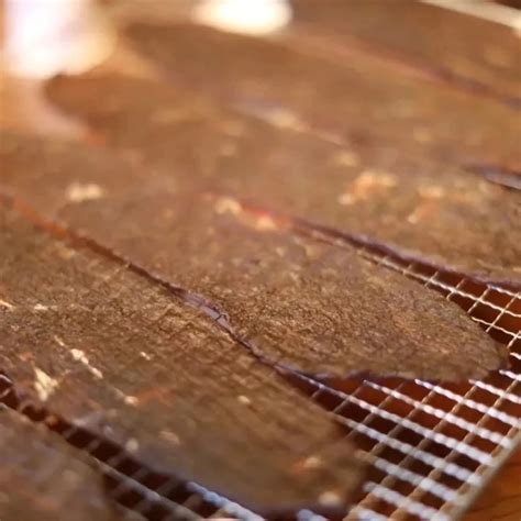 한식디저트 3번째 수업 수제육포수업 신선한 고기 선택부터 양념 배합 건조 과정까지 실습하며 직접 수제육포를 만들어 보는 시간이었습니다 특히 천연 재료만을 활용한 건강한