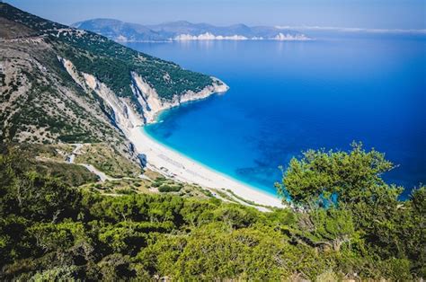 Vista Aérea De La Hermosa Bahía Y Playa De Myrtos En La Isla De