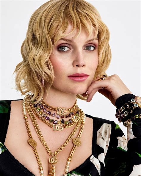 Kitty Spencer Cambia Look Nel Nuovo Shooting è Rock Con Caschetto