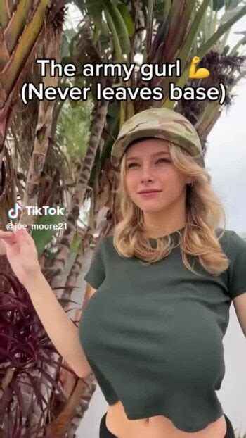 Zoe Moore Modelo ColorFans