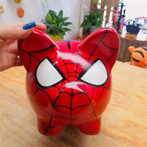 Alcancía Pintada De Spider Man Manualidades Alcancias De Puerquito
