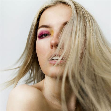 Best Eye Makeup Green Eyes Blonde Hair Saubhaya Makeup