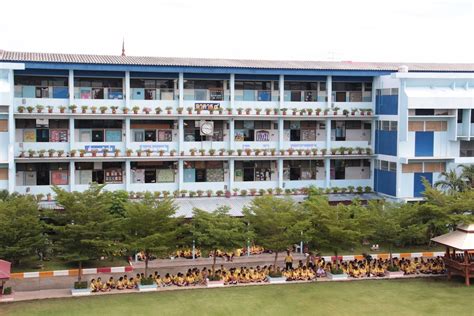 โรงเรียนมัธยมวัดหนองแขม ในเมืองเขตหนองแขม