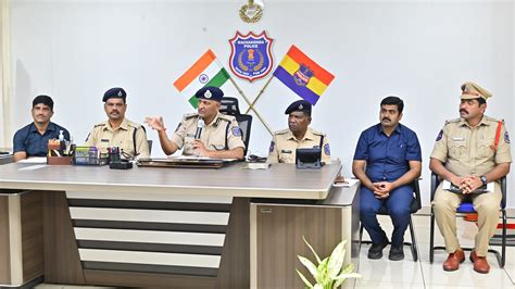 Actor Mohan Babu మోహన్ బాబు స్పందించకుంటే అరెస్ట్ చేస్తాం సీపీ We Will Arrest Mohan Babu