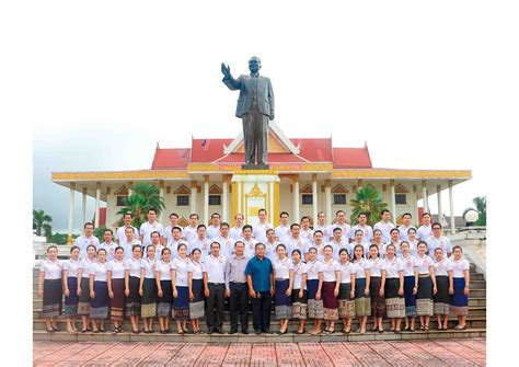 ນັກສຶກສາທິດສະດີການເມືອງຂັ້ນຕົ້ນ ຮຸ່ນທີ I ຂອງ ສມປຊ ທັດສະນະສຶກສາຫໍພິພິທະພັນປະທານ ໄກສອນ ພົມວິຫານ