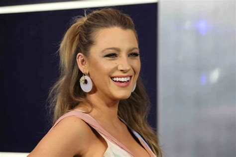 Blake Livelys One Piece Swimsuit Has A Midriff Cutout So Big Its