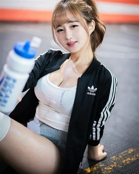 Instagram의 한지나님 “지나는 체육 선생님 웹화보 오픈했어요🎀 촬영을 작년 겨울 추울 때 덜덜 떨면서 열심히 찍었는데 사진은 후끈해보인당🔥 구매사이트는 프로필