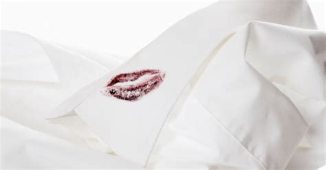 옷에 묻은 ‘얼룩 지우는 꿀 팁