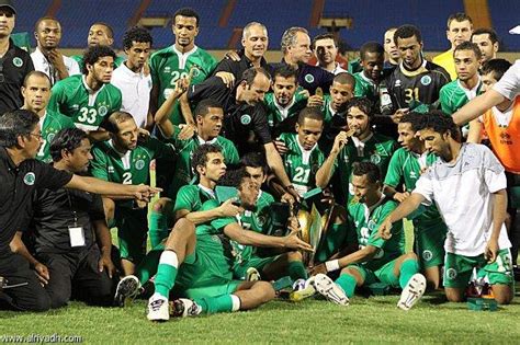 الشباب الإماراتي الخليج أونلاين