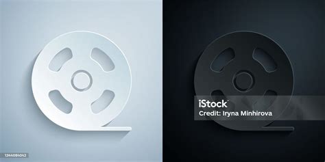 회색과 검은색 배경에 격리된 용지 컷 필름 릴 아이콘 종이 아트 스타일 벡터 영화에 대한 스톡 벡터 아트 및 기타 이미지 영화 영화 산업 3차원 형태 Istock