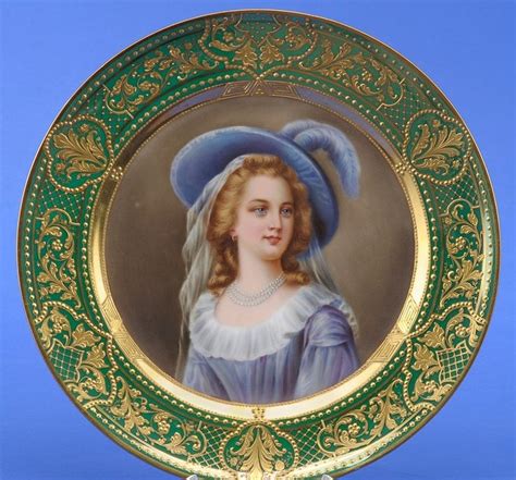 АукционноАнтикварные фарфоровые тарелочки с художественной росписью 19 20 века из Европы