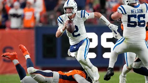 Indianapolis Colts Quarterback Matt Ryans Sack Evading Toss Dots Wide