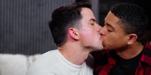 Dakota Finds Happiness From Leon And Evan S Dick Loving Couple Tnaflix Com