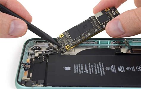 Iphone 11 Teardown Confirms Same Logic Board As Iphone 11 Pro Bigger Iphone 11 Teardown Confirms Same Logic Board As Iphone 11 Pro Bigger