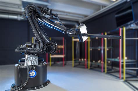 Roboter prüfen Leuchtmittel und Displays - ROBOTIK UND PRODUKTION