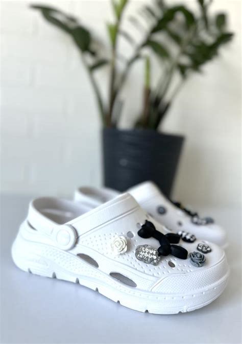 Крокси сабо жіночі з прикрасами — ціна 400 грн у каталозі Сабо Купити жіночі речі за доступною