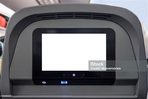 흰색 디스플레이 단추와 비행기에서 뒷 좌석에 채널 화면을 즐겁게 비행기에 대한 스톡 사진 및 기타 이미지 비행기 컴퓨터 모니터 장치 화면 Istock