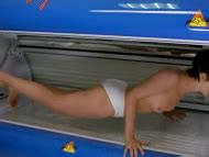 Naked Isabelle Gélinas in Les Gens en maillot de bain ne sont pas forcément superficiels