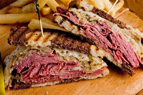 Savor Irresistible Taste What Does Pastrami Taste Like
