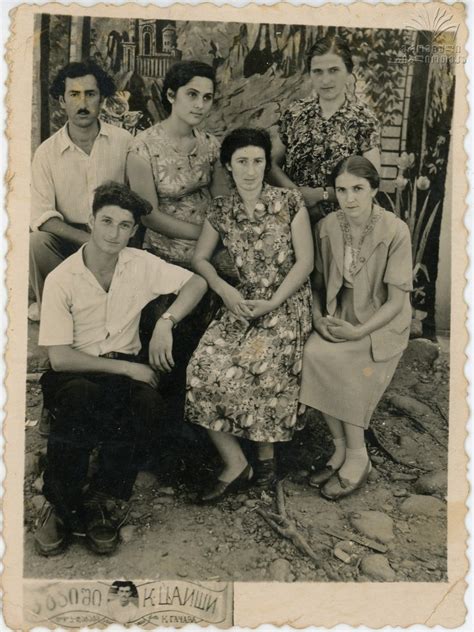 Iverieli ციალა კუკავა მეგობრებთან ერთად