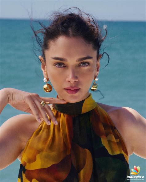 Aditi Rao Hydari Photos Bollywood Actress Photos Images Gallery Stills And Clips