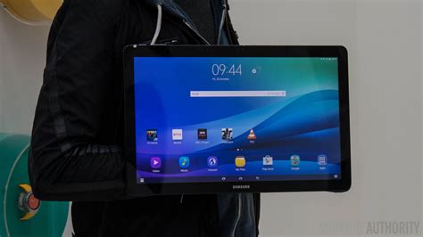 Galaxy View 2 Samsung Readying Sequel To Its Weird 600 18 Inch Tablet