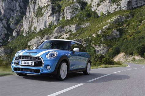 Restwertprognosen fünftürige Kleinwagen: Mini fährt vorweg | Fuhrpark
