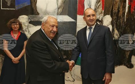 Президентът Румен Радев поздрави Иван Гарелов за 80 ата му годишнина Утро