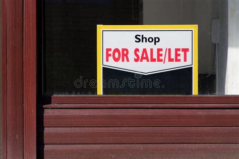 Shop To Let Sign Due To Closed Business Stock Image Image Of Outdoor Billboard 285609291