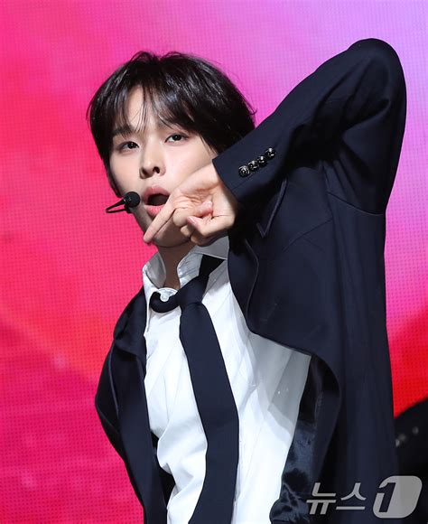 엔시티 위시 리쿠 무대를 지배하는 자