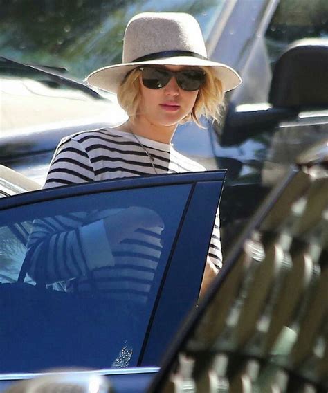 제니퍼 로렌스가 파파라치를 위해 준비한 선물 인스티즈instiz 이슈 카테고리