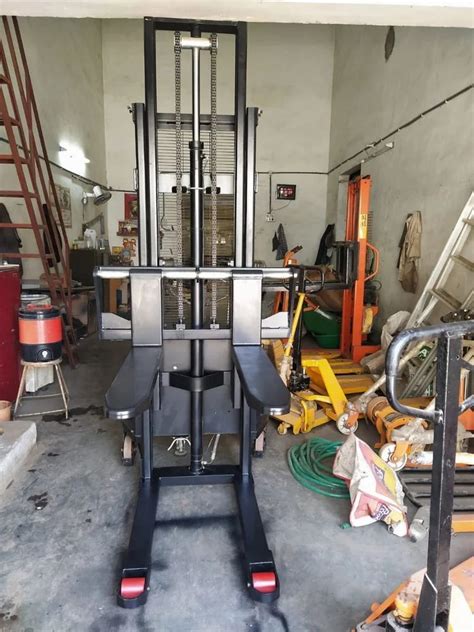 Mild Steel Manual Fork Stacker For Material Handling At Piece