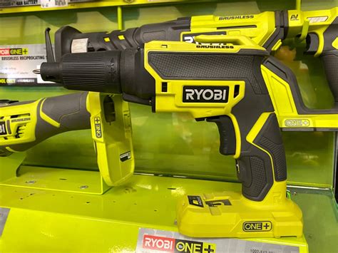 Basic Step On How To Put Drill Bit In Ryobi One Plus Hookedontool