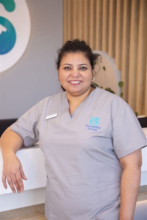 Dilpreet Incredible Smiles Dentist Cosmetic Dentist Dental Clinic