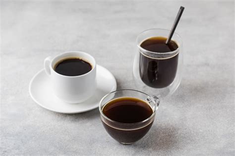 라이트 스튜디오의 회색 돌 부엌 테이블에 인스턴트 커피와 다른 컵 갈색에 대한 스톡 사진 및 기타 이미지 갈색 건조한 굵은 설탕 Istock