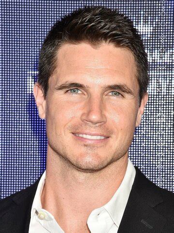 Robbie Amell Actor