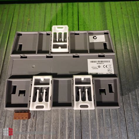 johnson controls metasys iom3721 input output module 24v 24v ac