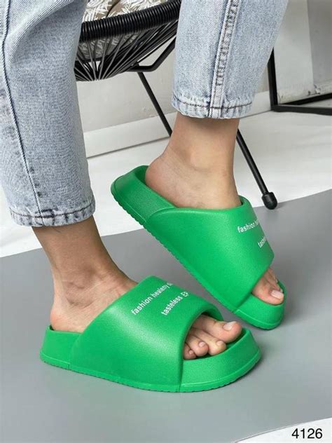 Женские шлепанцы резиновые зеленые 36 37 38 39 40 41 — цена 950 грн в каталоге Шлепанцы Купить