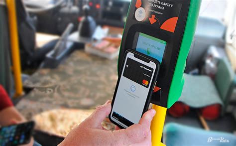 У Києві можна оплатити карткою і смартфоном за проїзд у маршрутках Вечірній Київ